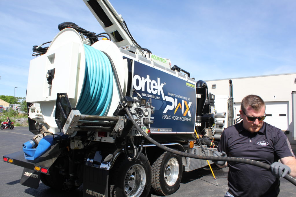 Aquatech® B-Series Jet/Vac Truck - Bortek PWX