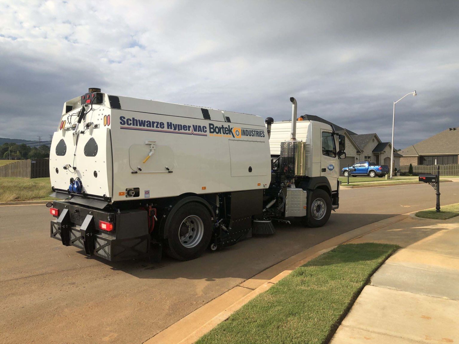 Schwarze HyperVac Street Sweeper - Bortek PWX